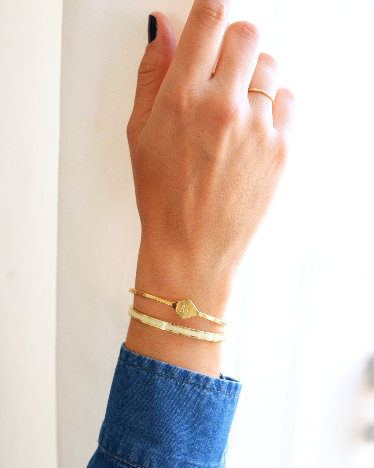 Jonc Initiale - doré à or fin 24 carats – Les Bienfaiteurs